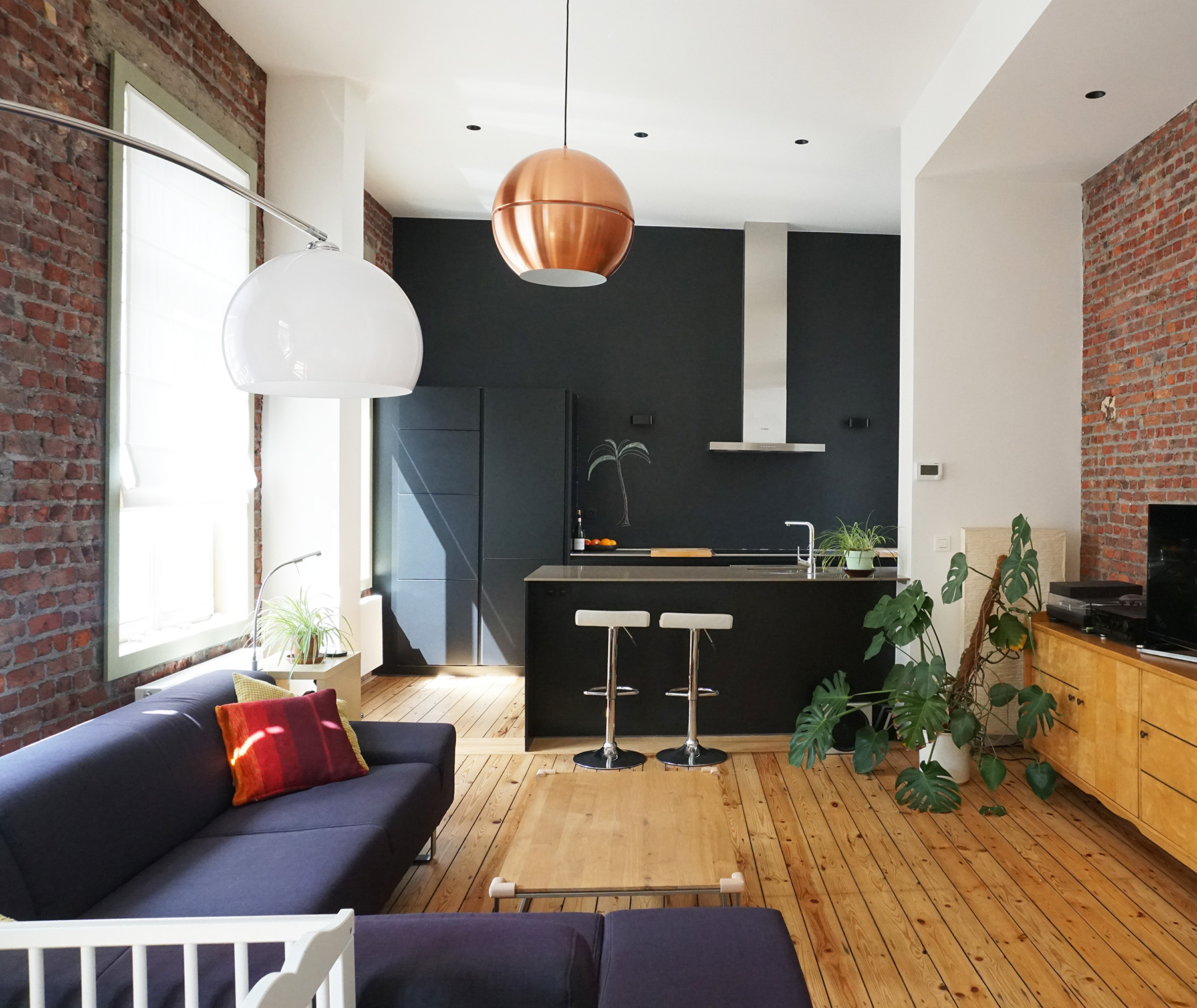 Triplex apartment +/-150m2, 3 bedrooms, with big terrace, for rent ...