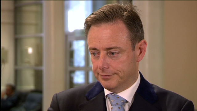 De Wever relieved of informateur duties | The Bulletin