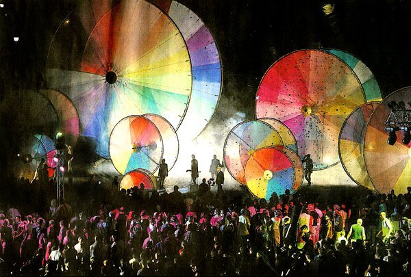 Thousands flock to the Bourse for Brussels' Colours | The Bulletin