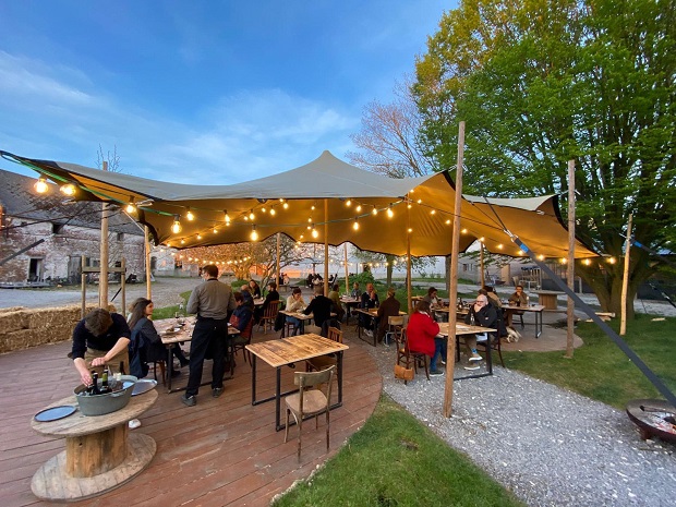 Gastro guinguette opens for theatregoers at Boitsfort Hippodrome in ...