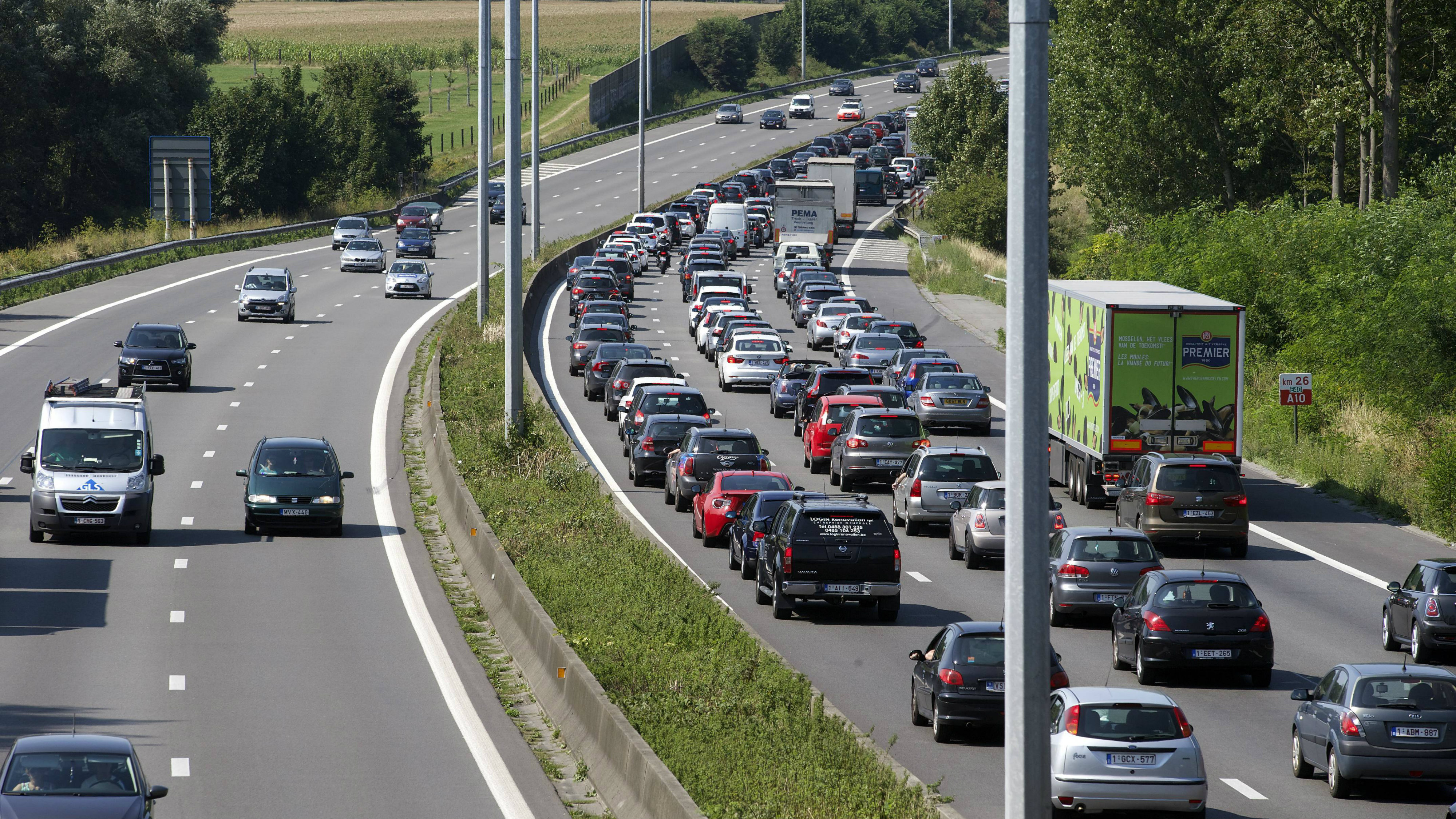 Inland-bound traffic slows as travellers return from coast | The Bulletin