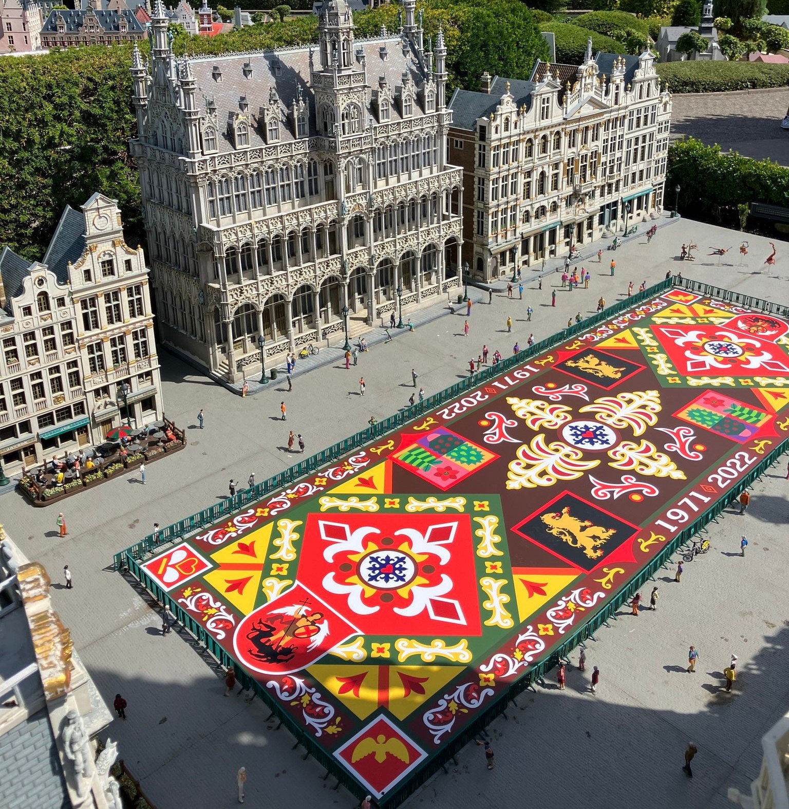 Mini-Europe unveils its own mini flower carpet | The Bulletin
