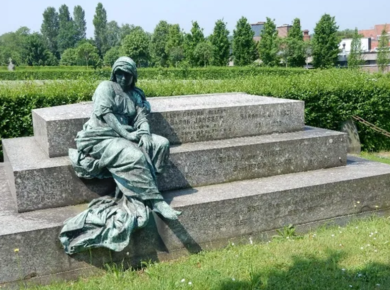 200 bronze statues stolen from Saint-Gilles cemetery | The Bulletin