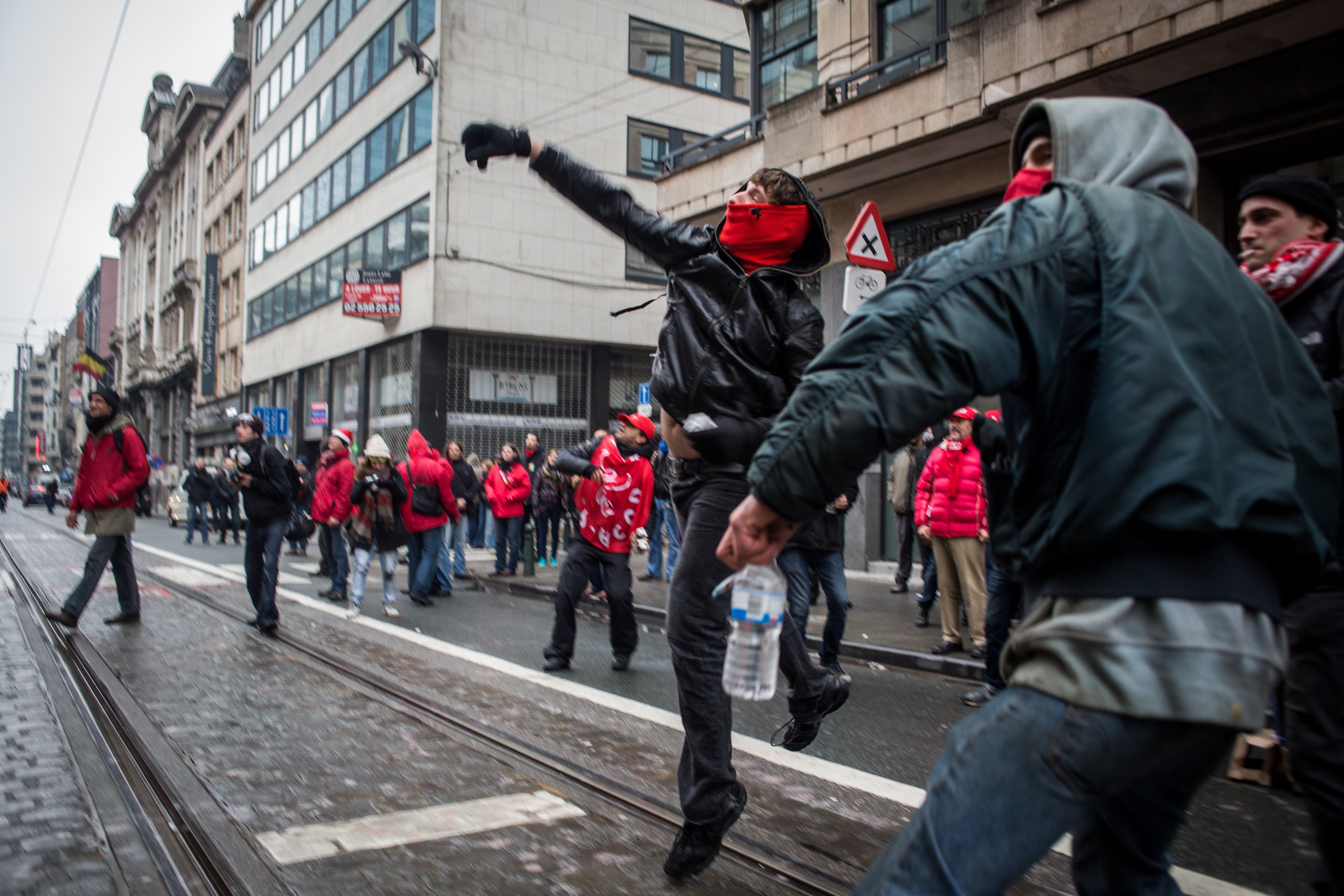 Unions threaten more strikes if no deal reached today | The Bulletin