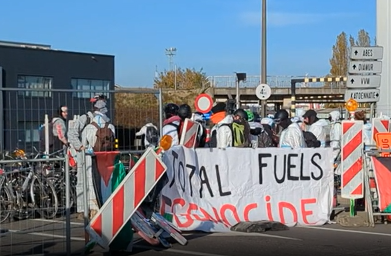 Code Red activists blockade several TotalEnergies sites | The Bulletin